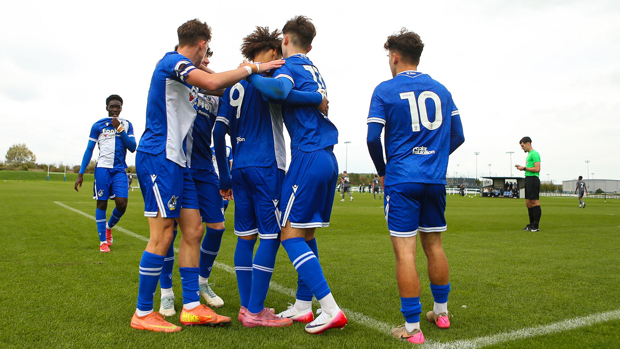 Academy recruiting host families | Bristol Rovers FC