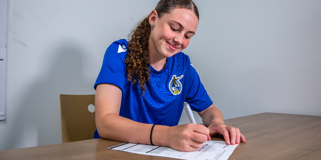 Bristol Rovers Women sign midfielder Imogen Jones | Bristol Rovers FC